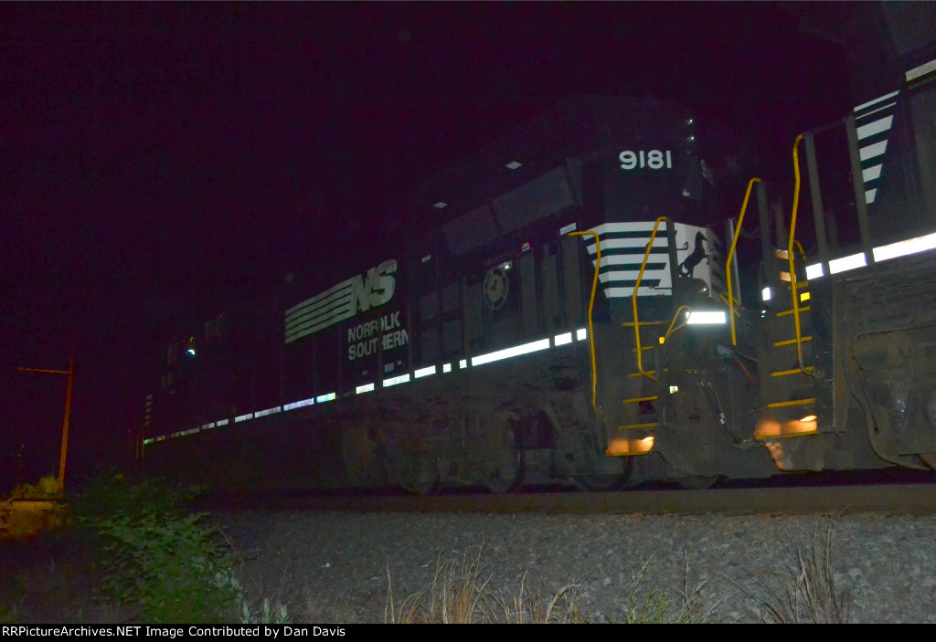 NS C40-9W 9181 as it leads 25T through CP West Lang
